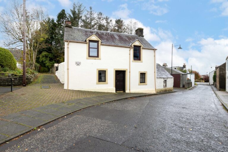Main Street, Abernethy, Perth - Premier Properties Perth
